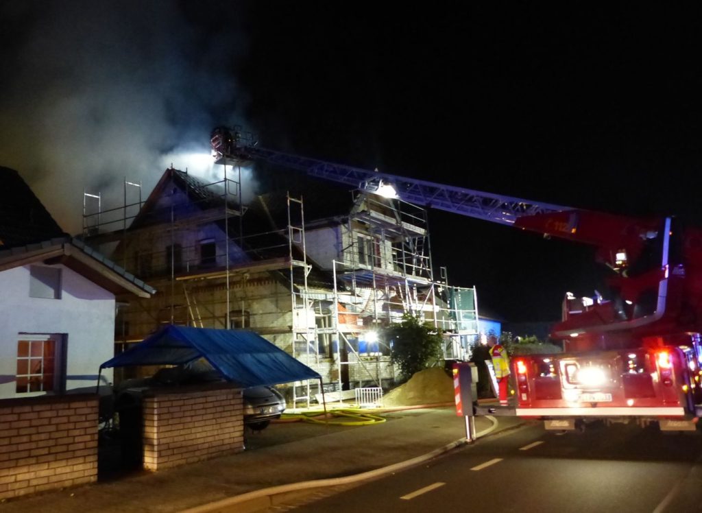 Nächtlicher Brand in unbewohntem Haus - Bückeburg-Lokal | Bückeburg-Lokal