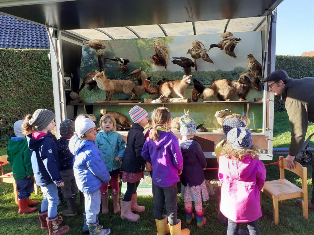 Integrative KiTa: Freude über Besuch der "rollenden Waldschule ...